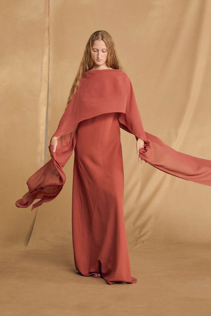 Cortana - Luana, vestido de seda rojo carmin